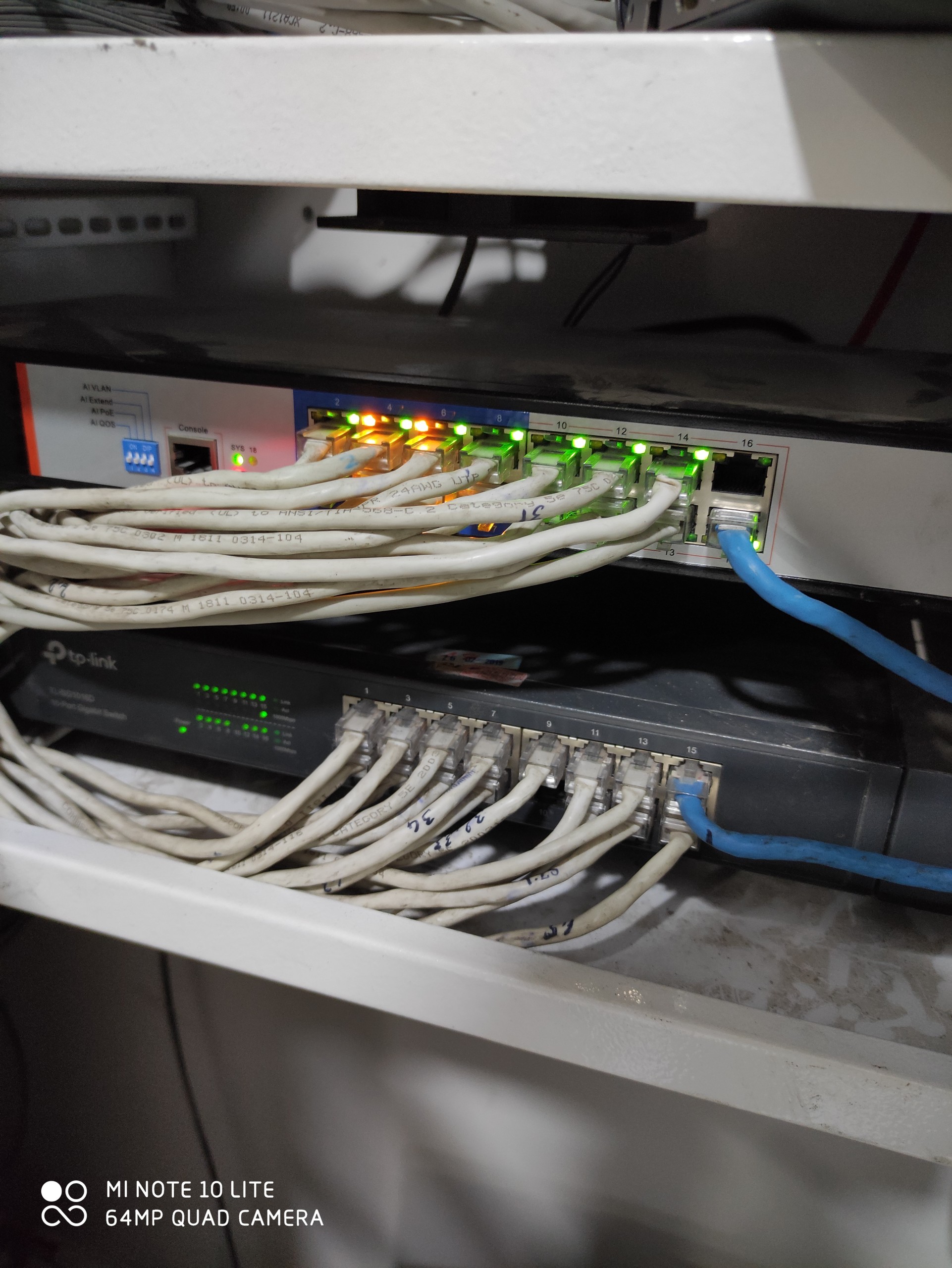 Giải pháp wifi toàn diện cho quán cà phê - Công nghệ Nguyễn Lê